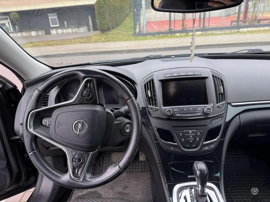 Black Opel Insignia 2014 in Vilnius, with an engine capacity of 1.96 L and mileage of 273 thousand km for 5200 €, photo 8 on AUTOMOTO.COM.LV