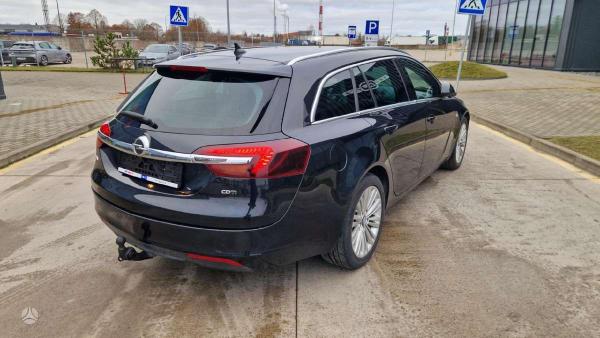 Black Opel Insignia 2014 in Siauliai, with an engine capacity of 2.00 L and mileage of 250 thousand km for 5900 €, photo 4 on AUTOMOTO.COM.LV