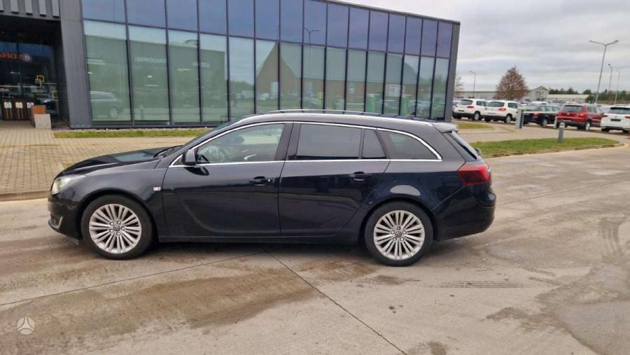 Black Opel Insignia 2014 in Siauliai, with an engine capacity of 2.00 L and mileage of 250 thousand km for 5900 €, photo 8 on AUTOMOTO.COM.LV