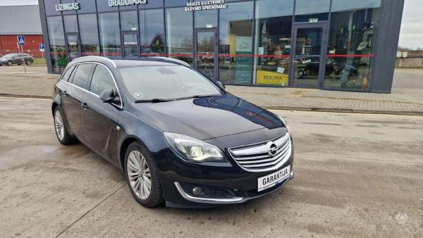 Black Opel Insignia 2014 in Siauliai, with an engine capacity of 2.00 L and mileage of 250 thousand km for 5900 €, photo 1 on AUTOMOTO.COM.LV
