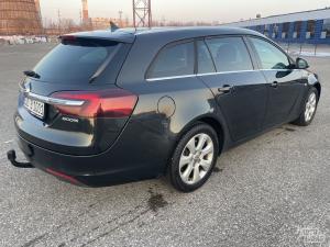 Black Opel Insignia 2014 in Kaunas, with an engine capacity of 2.00 L and mileage of 302 thousand km for 3250 €, photo 2 on AUTOMOTO.COM.LV