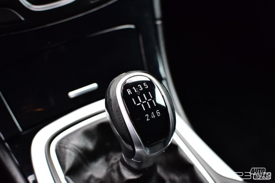 Black Opel Insignia 2014 in Kretinga, with an engine capacity of 2.00 L and mileage of 196 thousand km for 7350 €, photo 19 on AUTOMOTO.COM.LV
