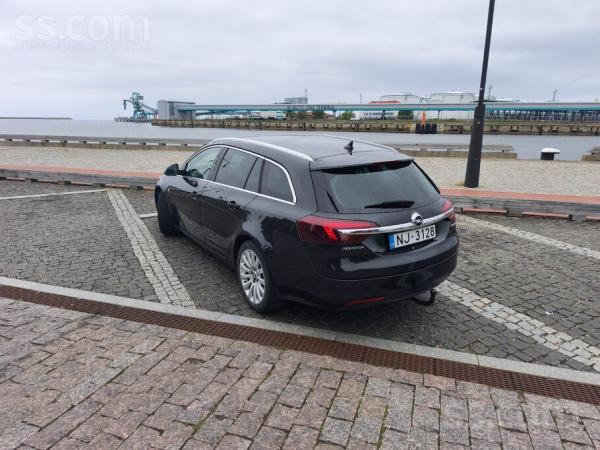 Black Opel Insignia 2014 in Ventspils, with an engine capacity of 2.00 L and mileage of 302 thousand km for 6000 €, photo 5 on AUTOMOTO.COM.LV