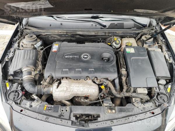 Black Opel Insignia 2014 in Ventspils, with an engine capacity of 2.00 L and mileage of 302 thousand km for 6000 €, photo 8 on AUTOMOTO.COM.LV