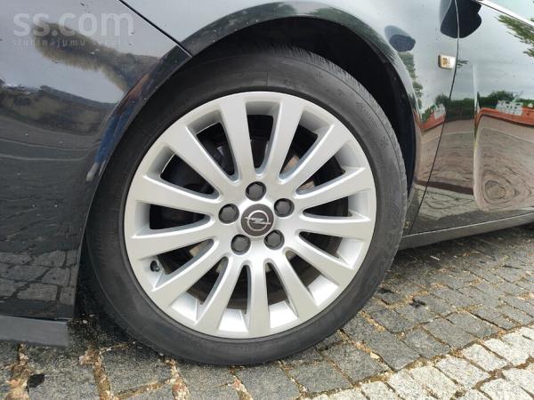Black Opel Insignia 2014 in Ventspils, with an engine capacity of 2.00 L and mileage of 302 thousand km for 6000 €, photo 10 on AUTOMOTO.COM.LV