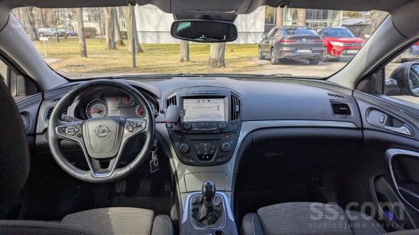Black Opel Insignia 2014 in Riga, with an engine capacity of 2.00 L and mileage of 248 thousand km for 4800 €, photo 6 on AUTOMOTO.COM.LV