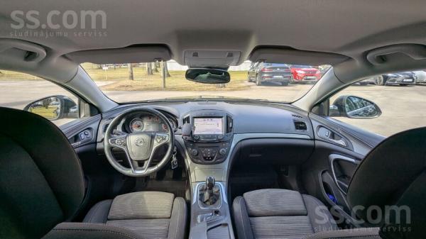 Black Opel Insignia 2014 in Riga, with an engine capacity of 2.00 L and mileage of 248 thousand km for 4800 €, photo 7 on AUTOMOTO.COM.LV