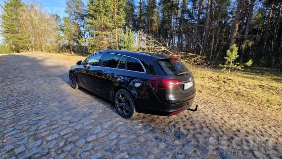 Black Opel Insignia 2014 in Jekabpils, with an engine capacity of 2.00 L and mileage of 233 thousand km for 4350 €, photo 4 on AUTOMOTO.COM.LV