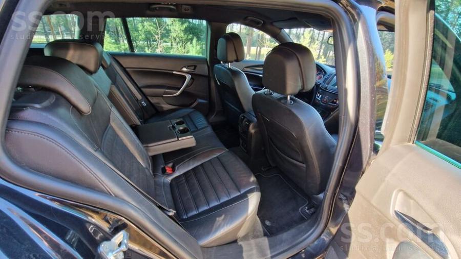 Black Opel Insignia 2014 in Jekabpils, with an engine capacity of 2.00 L and mileage of 233 thousand km for 4350 €, photo 8 on AUTOMOTO.COM.LV