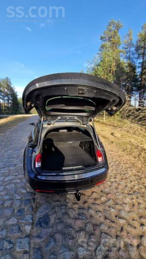 Black Opel Insignia 2014 in Jekabpils, with an engine capacity of 2.00 L and mileage of 233 thousand km for 4350 €, photo 9 on AUTOMOTO.COM.LV