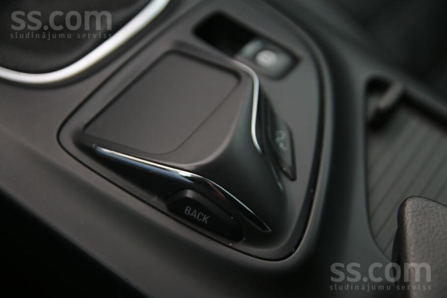 Black Opel Insignia 2014 in Riga, with an engine capacity of 2.00 L and mileage of 0 thousand km for 5490 €, photo 27 on AUTOMOTO.COM.LV