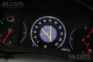 Black Opel Insignia 2014 in Riga, with an engine capacity of 2.00 L and mileage of 0 thousand km for 5490 €, photo 32 on AUTOMOTO.COM.LV