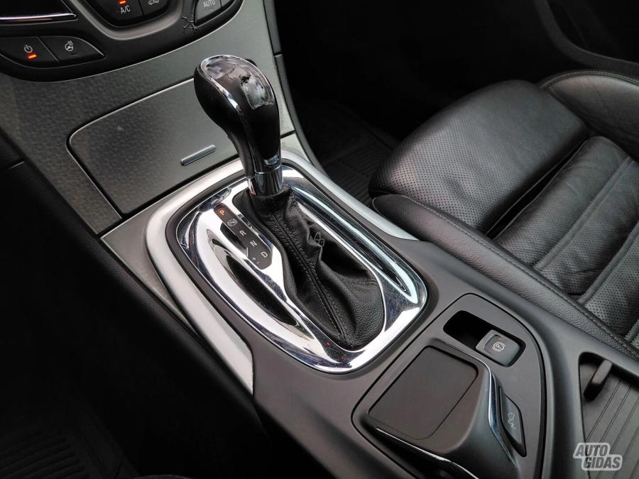 Black Opel Insignia 2014 in Vilnius, with an engine capacity of 2.00 L and mileage of 294 thousand km for 5700 €, photo 15 on AUTOMOTO.COM.LV