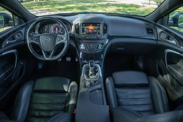 Melns Opel Insignia 2014 Grobiņa, ar dzinēja tilpumu 2.00 L un nobraukumu 320 tūkst. km par 6500 €, foto 7 vietnē AUTOMOTO.COM.LV