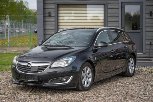 Black Opel Insignia 2014 in Liepaja, with an engine capacity of 2.00 L and mileage of 320 thousand km for 6500 €, photo 1 on AUTOMOTO.COM.LV