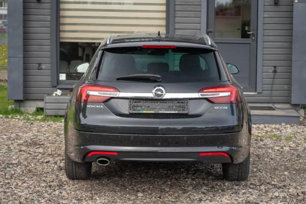 Black Opel Insignia 2014 in Liepaja, with an engine capacity of 2.00 L and mileage of 320 thousand km for 6500 €, photo 3 on AUTOMOTO.COM.LV