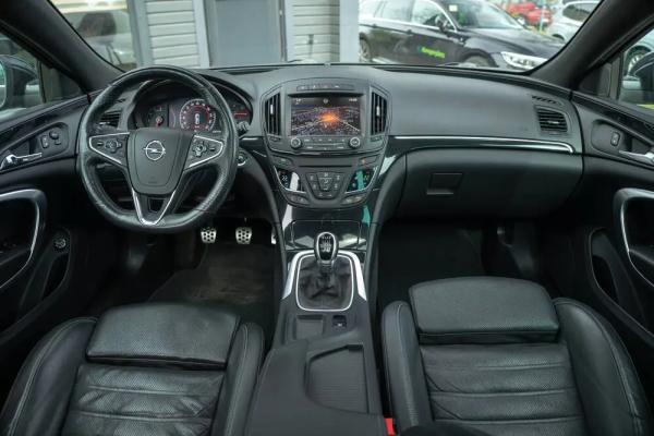 Black Opel Insignia 2014 in Liepaja, with an engine capacity of 2.00 L and mileage of 320 thousand km for 6500 €, photo 7 on AUTOMOTO.COM.LV