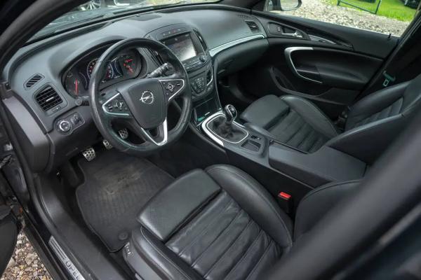 Black Opel Insignia 2014 in Liepaja, with an engine capacity of 2.00 L and mileage of 320 thousand km for 6500 €, photo 8 on AUTOMOTO.COM.LV