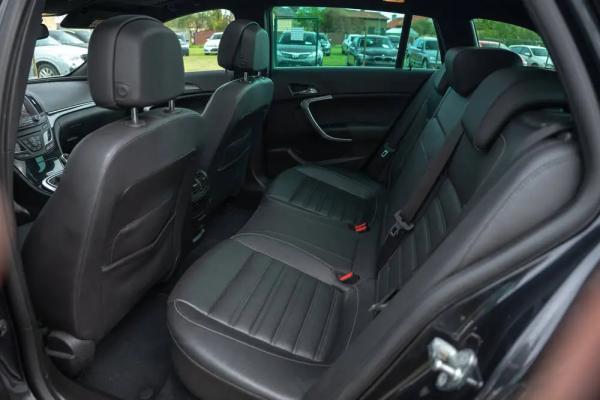 Black Opel Insignia 2014 in Liepaja, with an engine capacity of 2.00 L and mileage of 320 thousand km for 6500 €, photo 9 on AUTOMOTO.COM.LV
