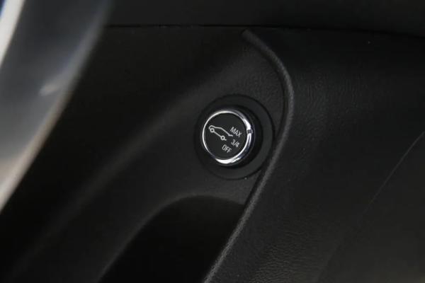 Melns Opel Insignia 2014 Rīga, ar dzinēja tilpumu 2.00 L un nobraukumu 226 tūkst. km par 5790 €, foto 8 vietnē AUTOMOTO.COM.LV