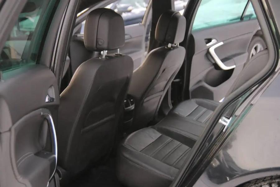 Melns Opel Insignia 2014 Rīga, ar dzinēja tilpumu 2.00 L un nobraukumu 226 tūkst. km par 5790 €, foto 19 vietnē AUTOMOTO.COM.LV