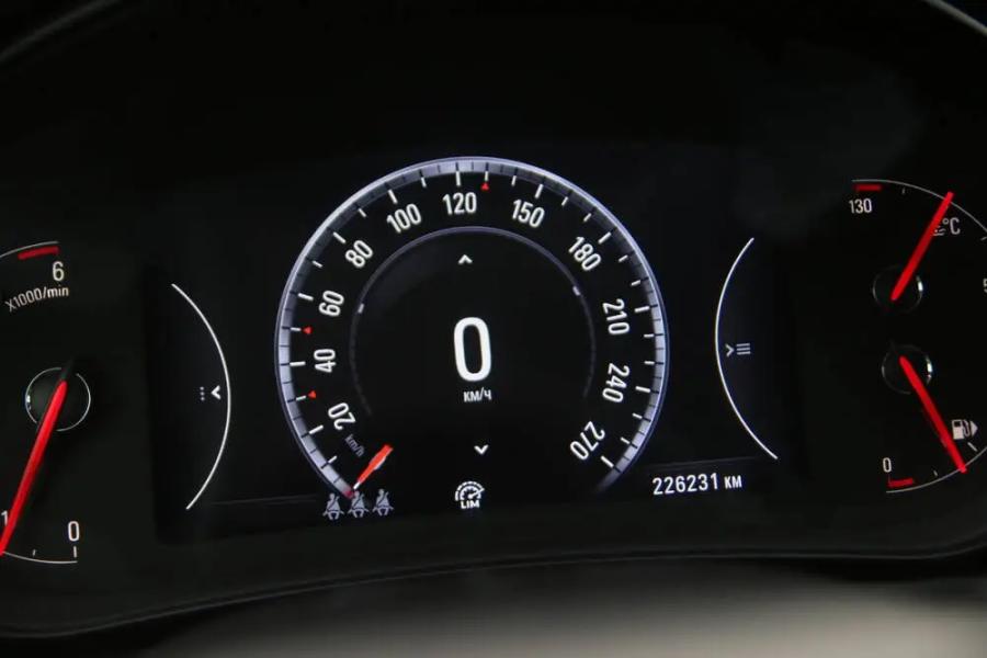 Melns Opel Insignia 2014 Rīga, ar dzinēja tilpumu 2.00 L un nobraukumu 226 tūkst. km par 5790 €, foto 27 vietnē AUTOMOTO.COM.LV