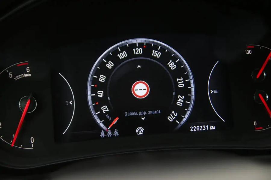 Melns Opel Insignia 2014 Rīga, ar dzinēja tilpumu 2.00 L un nobraukumu 226 tūkst. km par 5790 €, foto 30 vietnē AUTOMOTO.COM.LV