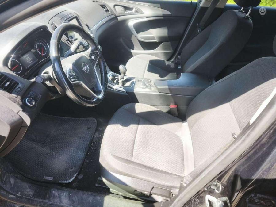 Black Opel Insignia 2014 in Kaunas, with an engine capacity of 2.00 L and mileage of 400 thousand km for 1650 €, photo 8 on AUTOMOTO.COM.LV