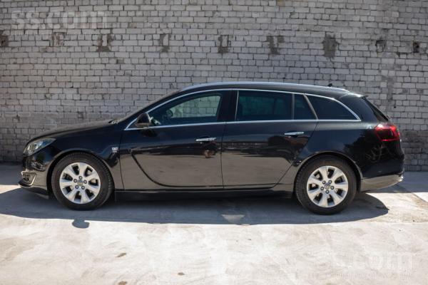 Black Opel Insignia 2014 in Liepaja, with an engine capacity of 2.00 L and mileage of 320 thousand km for 6500 €, photo 2 on AUTOMOTO.COM.LV