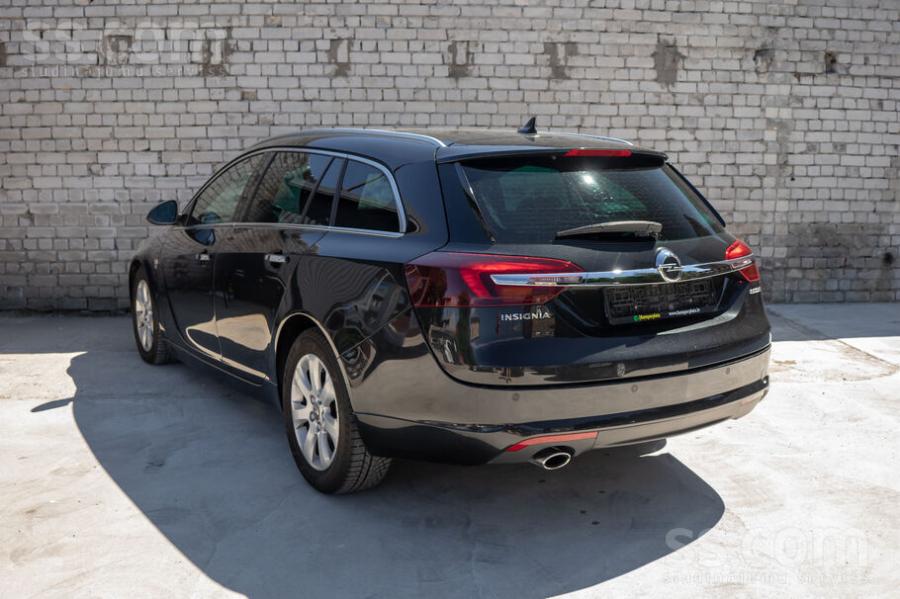 Black Opel Insignia 2014 in Liepaja, with an engine capacity of 2.00 L and mileage of 320 thousand km for 6500 €, photo 4 on AUTOMOTO.COM.LV