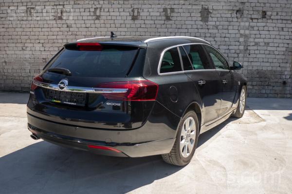 Black Opel Insignia 2014 in Liepaja, with an engine capacity of 2.00 L and mileage of 320 thousand km for 6500 €, photo 5 on AUTOMOTO.COM.LV