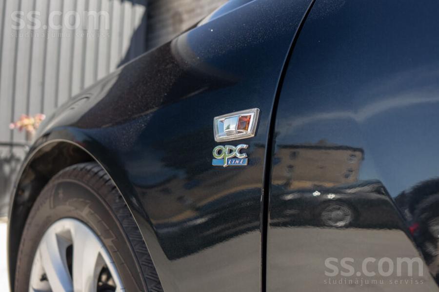 Black Opel Insignia 2014 in Liepaja, with an engine capacity of 2.00 L and mileage of 320 thousand km for 6500 €, photo 9 on AUTOMOTO.COM.LV