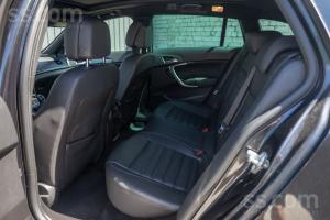 Black Opel Insignia 2014 in Liepaja, with an engine capacity of 2.00 L and mileage of 320 thousand km for 6500 €, photo 13 on AUTOMOTO.COM.LV