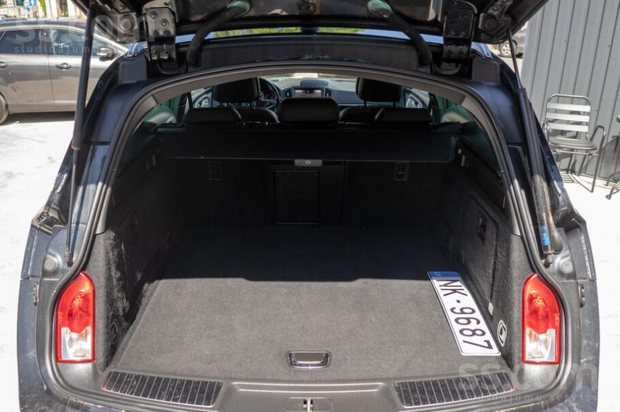 Black Opel Insignia 2014 in Liepaja, with an engine capacity of 2.00 L and mileage of 320 thousand km for 6500 €, photo 14 on AUTOMOTO.COM.LV