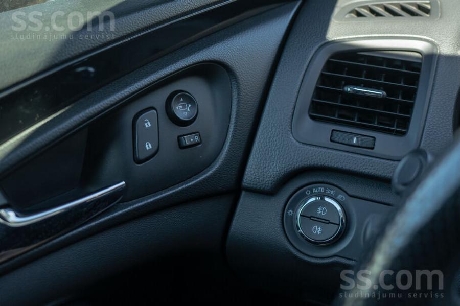 Black Opel Insignia 2014 in Liepaja, with an engine capacity of 2.00 L and mileage of 320 thousand km for 6500 €, photo 29 on AUTOMOTO.COM.LV