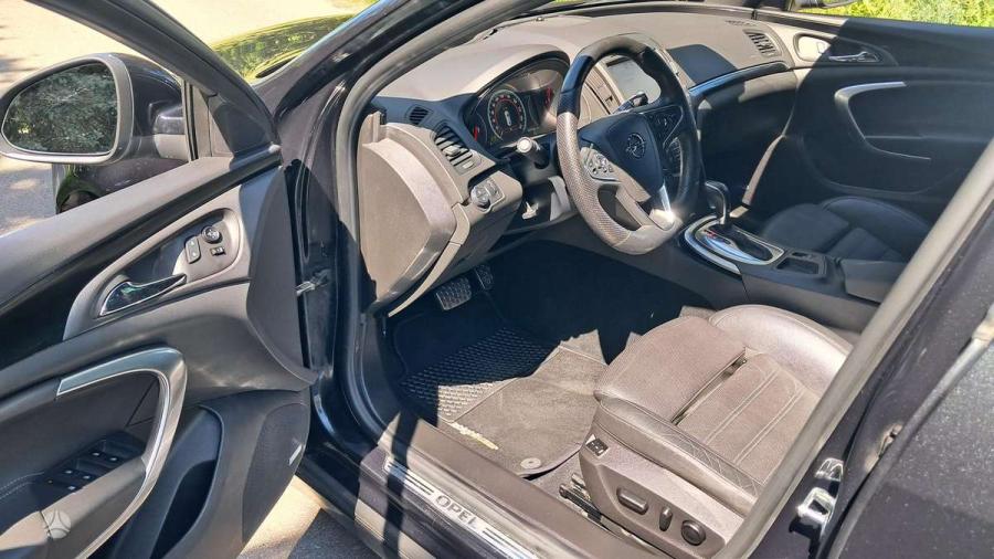 Black Opel Insignia 2014 in Marijampole, with an engine capacity of 1.96 L and mileage of 170 thousand km for 6200 €, photo 11 on AUTOMOTO.COM.LV