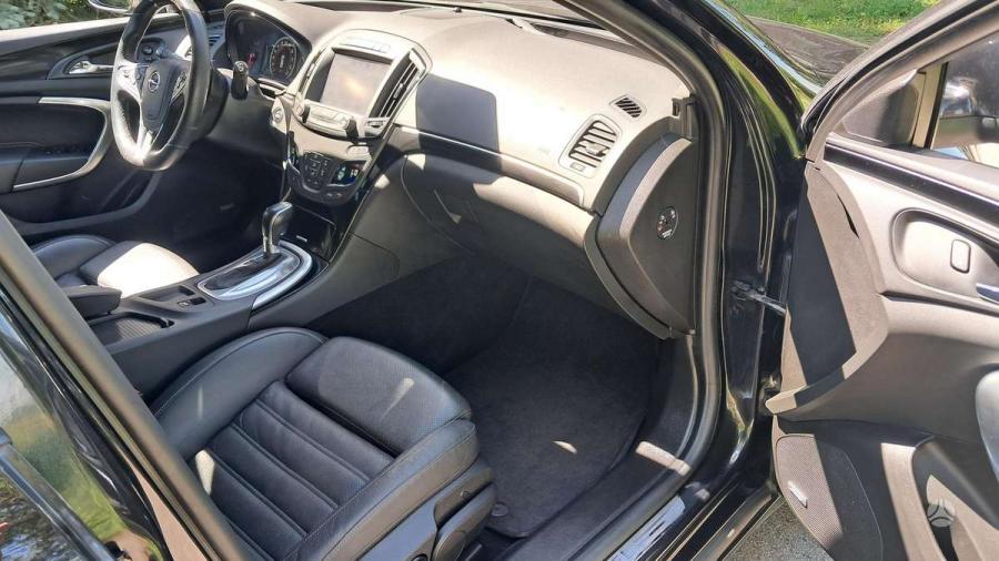 Black Opel Insignia 2014 in Marijampole, with an engine capacity of 1.96 L and mileage of 170 thousand km for 6200 €, photo 12 on AUTOMOTO.COM.LV