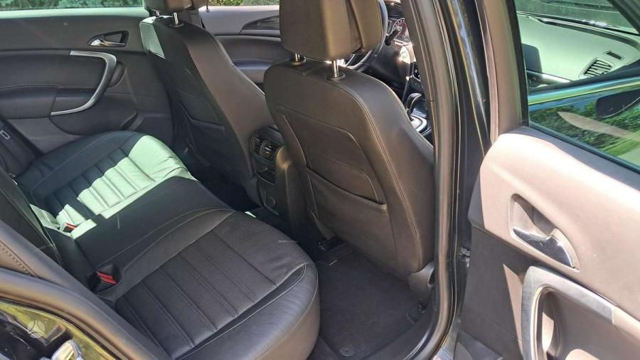 Black Opel Insignia 2014 in Marijampole, with an engine capacity of 1.96 L and mileage of 170 thousand km for 6200 €, photo 14 on AUTOMOTO.COM.LV