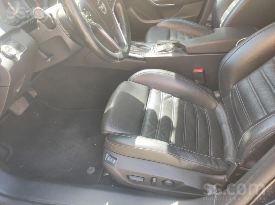 Black Opel Insignia 2014 in Riga, with an engine capacity of 2.00 L and mileage of 393 thousand km for 4300 €, photo 5 on AUTOMOTO.COM.LV