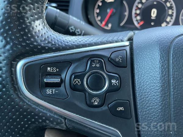 Black Opel Insignia 2014 in Riga, with an engine capacity of 2.00 L and mileage of 353 thousand km for 5250 €, photo 10 on AUTOMOTO.COM.LV