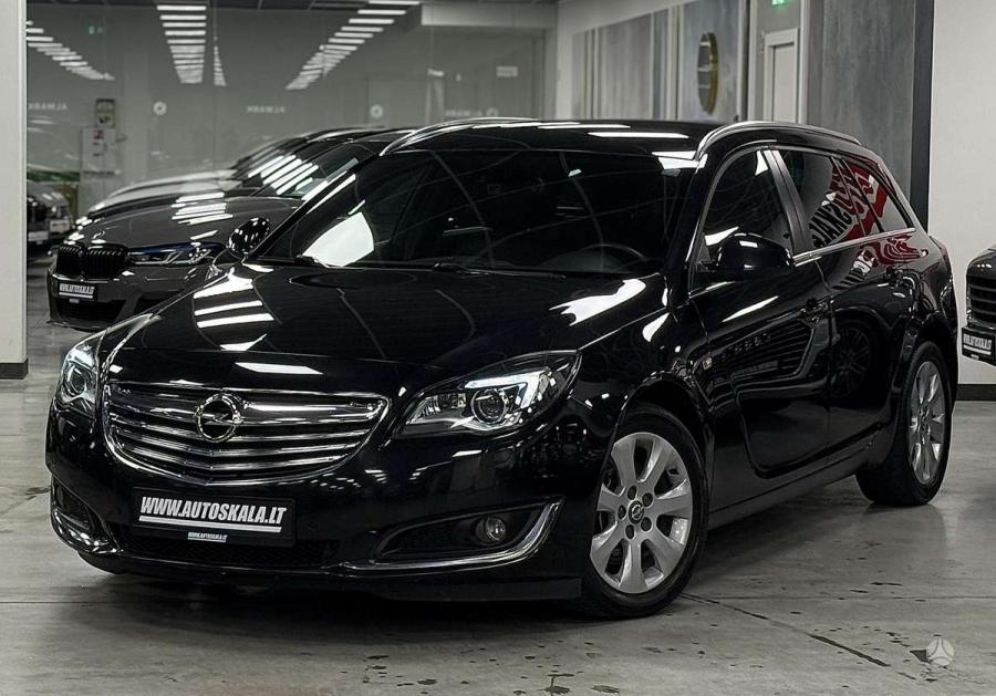 Black Opel Insignia 2014 in Klaipeda, with an engine capacity of 1.96 L and mileage of 283 thousand km for 6450 €, photo 1 on AUTOMOTO.COM.LV