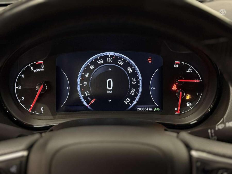 Black Opel Insignia 2014 in Klaipeda, with an engine capacity of 1.96 L and mileage of 283 thousand km for 6450 €, photo 7 on AUTOMOTO.COM.LV