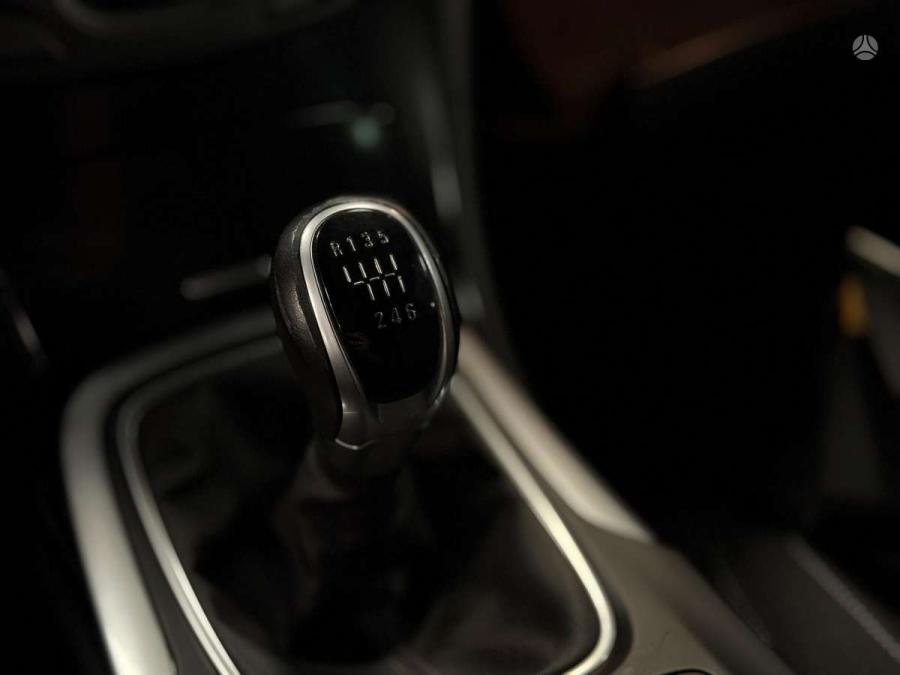Black Opel Insignia 2014 in Klaipeda, with an engine capacity of 1.96 L and mileage of 283 thousand km for 6450 €, photo 10 on AUTOMOTO.COM.LV