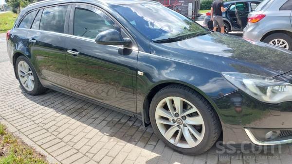Black Opel Insignia 2014 in Riga, with an engine capacity of 2.00 L and mileage of 264 thousand km for 5600 €, photo 3 on AUTOMOTO.COM.LV