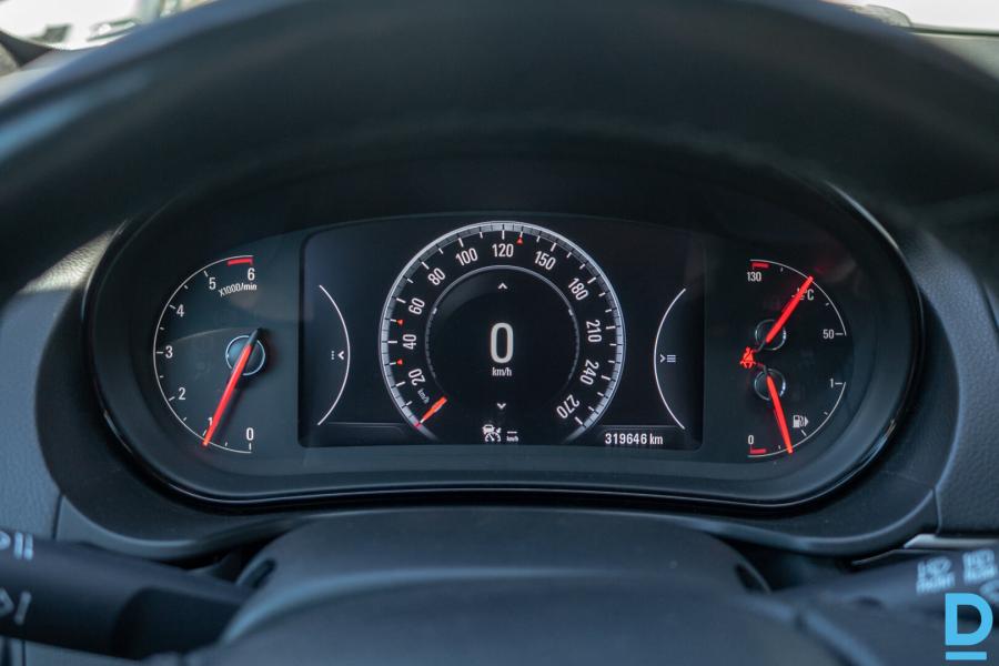 Black Opel Insignia 2014 in Liepaja, with an engine capacity of 2.00 L and mileage of 320 thousand km for 6500 €, photo 6 on AUTOMOTO.COM.LV
