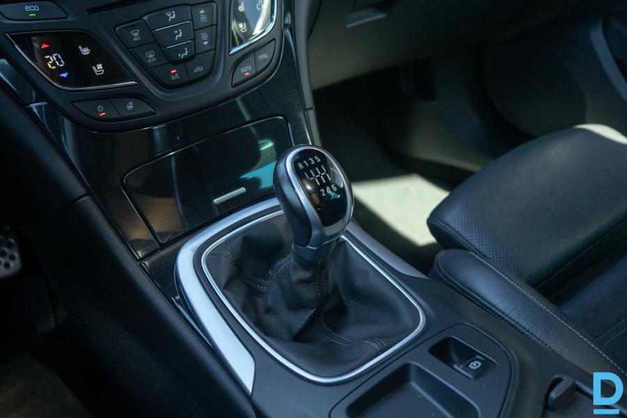 Black Opel Insignia 2014 in Liepaja, with an engine capacity of 2.00 L and mileage of 320 thousand km for 6500 €, photo 8 on AUTOMOTO.COM.LV