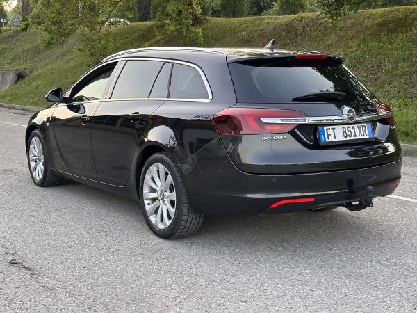 Black Opel Insignia 2014 in Jonava, with an engine capacity of 1.96 L and mileage of 313 thousand km for 4999 €, photo 6 on AUTOMOTO.COM.LV