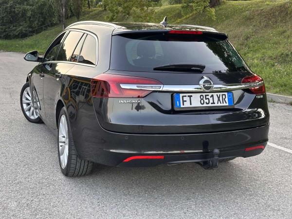 Black Opel Insignia 2014 in Jonava, with an engine capacity of 1.96 L and mileage of 313 thousand km for 4999 €, photo 7 on AUTOMOTO.COM.LV