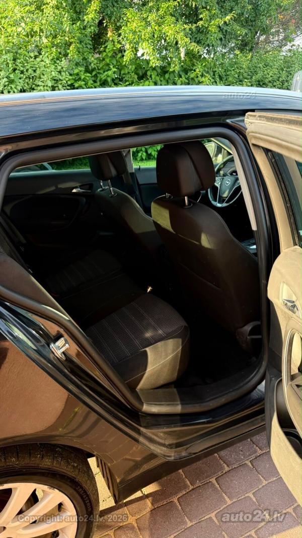Melns Opel Insignia 2014 Tallina, ar dzinēja tilpumu 2.00 L un nobraukumu 321 tūkst. km par 5000 €, foto 3 vietnē AUTOMOTO.COM.LV
