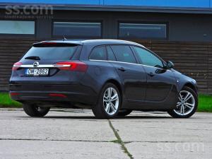Black Opel Insignia 2014 in Riga, with an engine capacity of 2.00 L and mileage of 249 thousand km for 6290 €, photo 8 on AUTOMOTO.COM.LV